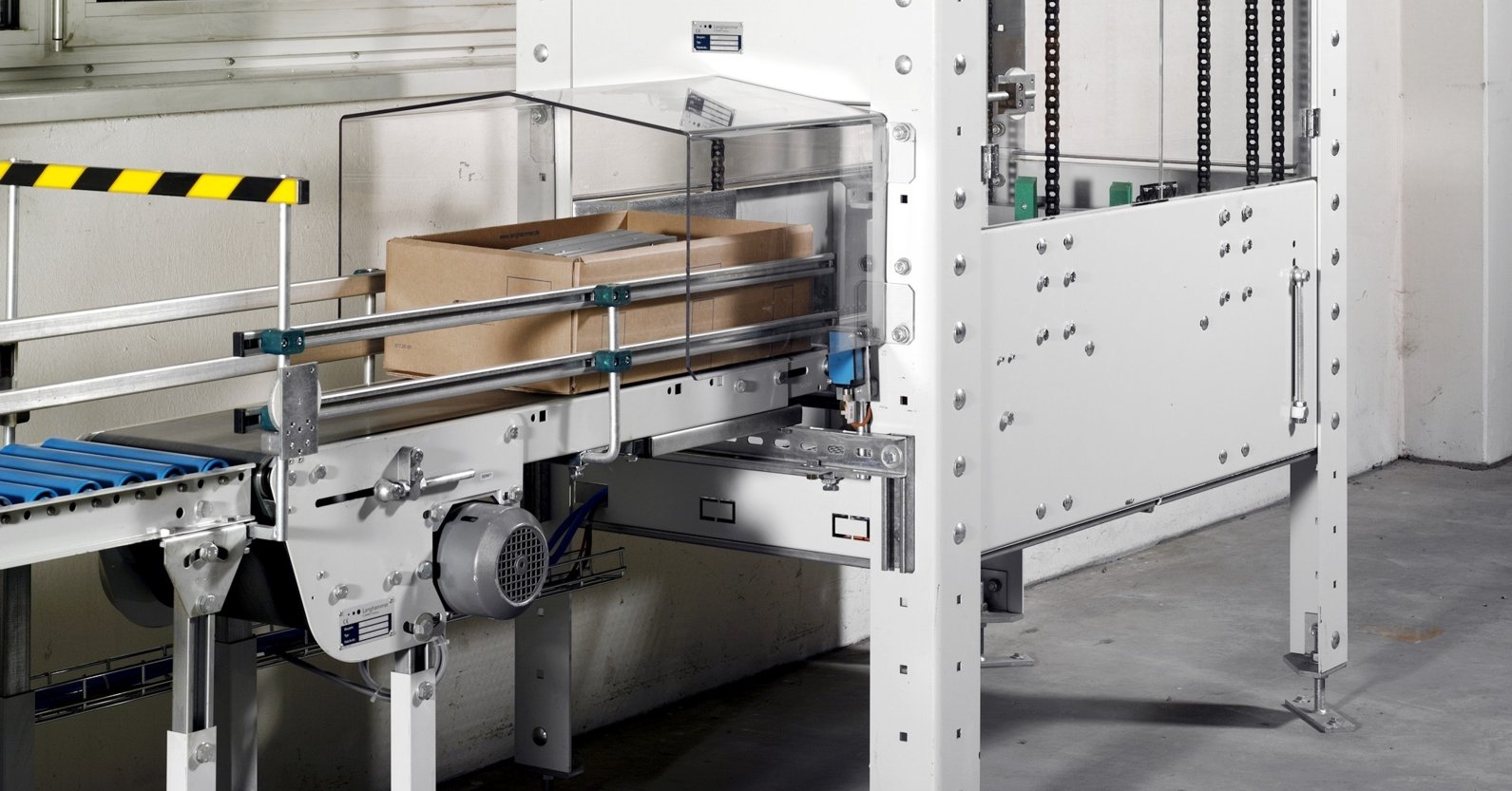 Conveyors and vertical lifts platforms | Körber Supply Chain